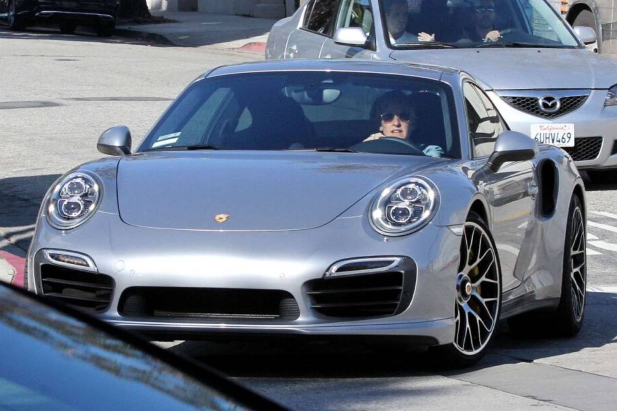 StriveME - إلين دي جينيريس وسياراتها الفاخرة إلى أقصى حد